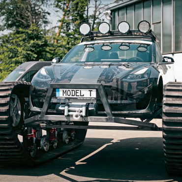 Inside Look at the Tesla Megafactory, One of the Largest Utility-Scale ...