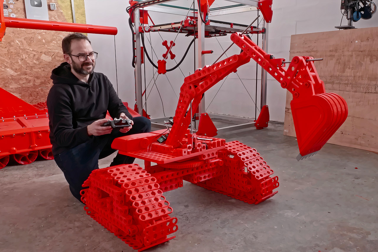 Massive 3D-Printed Excavator Actually Works, Can Be Remote-Controlled ...
