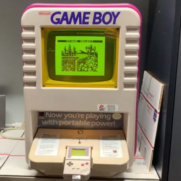 Photographer Creates Cartridge-Sized Game Boy Mini Camera - TechEBlog